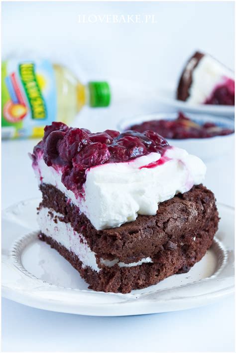 Lekki torcik czekoladowy z wiśniami ILoveBake pl