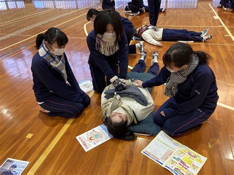 高校2年生 Aed講習 西遠女子学園公式ブログ