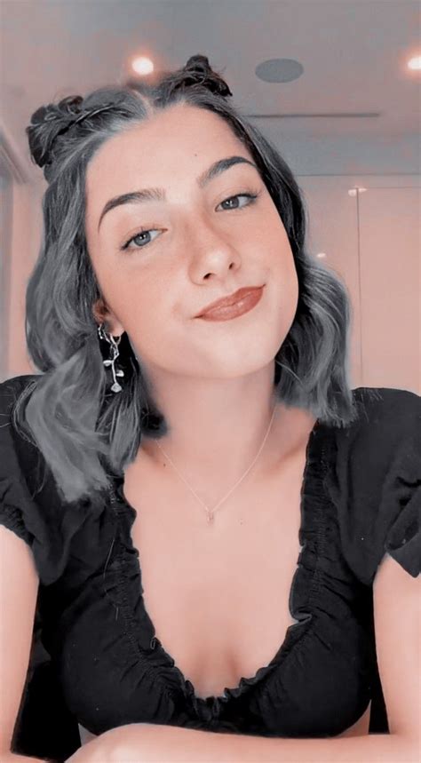 Background Charli Damelio Wallpaper Enwallpaper