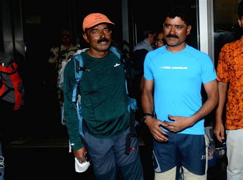 indian climbers ramesh roy rudra prasad halder arrive at nscbi airport