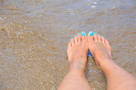Premium Photo Wet Feet On The Shore Of The Beach