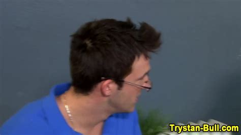 Bisexual Trystan Bull Tugs