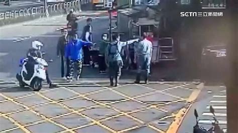驚險一幕！通緝犯躲警「飆車撞攤販」 婦人急閃逃過一劫 社會 三立新聞網 Setncom