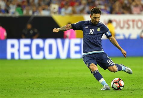 ¿quién Fue El Primero En Enseñarle A Messi A Patear Los Tiros Libres