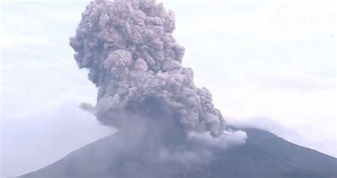 日本樱岛火山再次喷发烟柱高达2400米 直冲云霄 快科技 科技改变未来