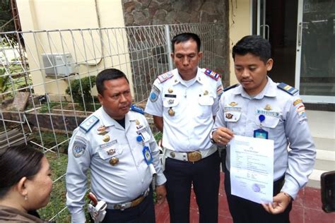 Tertibkan Parkir Liar 5 Anggota Dishub Dikejar Juru Parkir Pakai Samurai