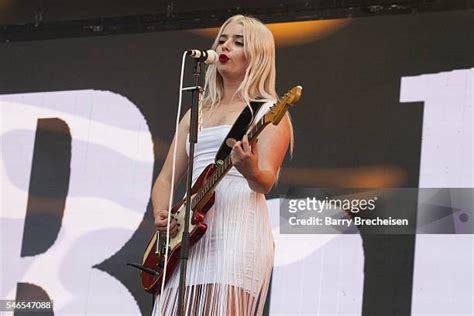 8 Hot Sexy Sidney Sartini Bikini Pics