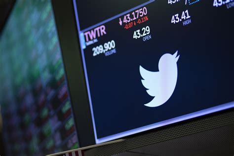 Accionistas de Twitter aceptan acuerdo de compra de Elon Musk por mil millones de dólares