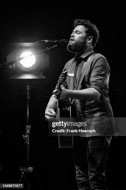 Passenger Singer Photos And Premium High Res Pictures Getty Images