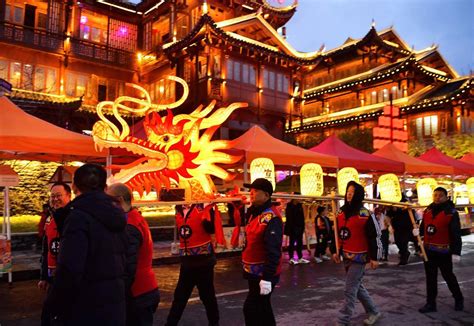 一夜鱼龙舞”欢乐迎新春 湖北日报新闻客户端
