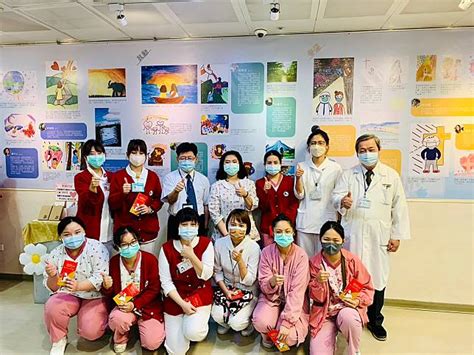 護理師手繪經文卡像天使撫慰人心 義賣所得培育護理人員 中廣新聞網 Line Today