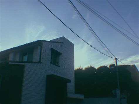 구닥 다이어리 하늘 사진을 찍고 또 찍어도 질리지 않는 이유는 매일 매시 매분마다 모습을 달리 하기 때문이다