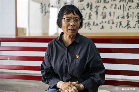 丽江华坪女子高级中学校长张桂梅。 张桂梅原本和大山里的这些女孩子没有交集。1974年，年仅17岁的张桂梅离开家乡黑龙江前往云南支援边疆建设