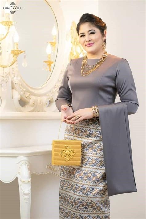 Pin By Wint Swe Zin On Myanmar Dress Design Myanmar Dress Design Traditional Dresses Designs