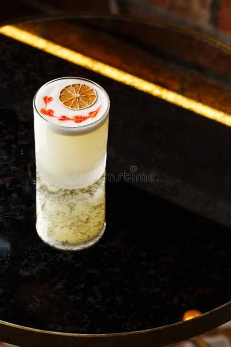 Pisco Sour Cocktail Whiskey Avec Oeuf De Citron Blanc Sirop De Sucre En