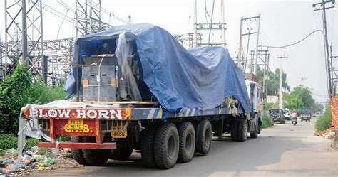 Authorities Turn Blind Eye To Commercial Vehicles Encroaching Focal