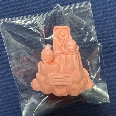 【未使用に近い】キン肉マン キンケシ17 伝説のマスク（黄金のマスク＆銀のマスク＋台座）ペールオレンジverの落札情報詳細 ヤフオク落札