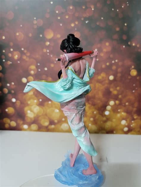 18 우산을 든 여인 완성 피규어 갤러리