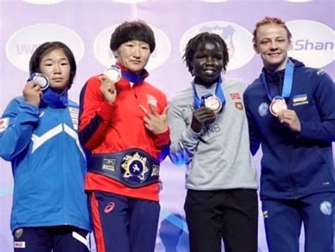 レスリング世界選手権 元木咲良選手 銀メダル パリ五輪代表に内定 埼玉栄中学・高等学校