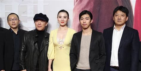 黄渤徐峥《风平浪静》首映互怼 宋佳章宇获表白 青岛新闻网