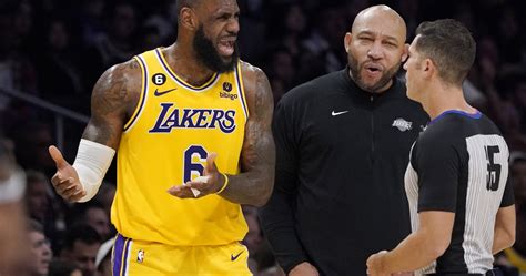 Twitter Crushes Refs For Missing Jayson Tatums Foul On Lebron James In