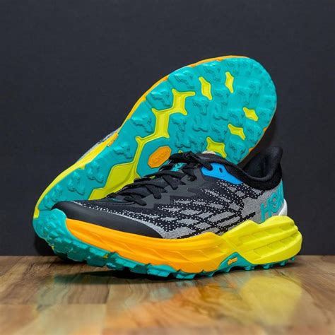 Newer Womens Hoka Speedgoat 5 Color