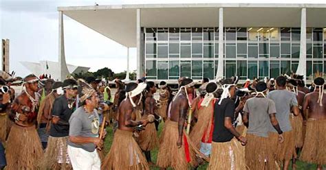 G1 Índios Fecham Eixo Monumental Em Protesto Por Reforma Agrária No