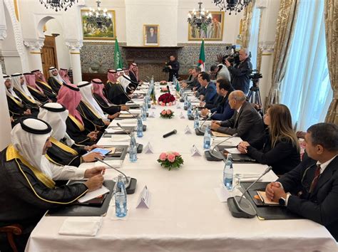 وزارة السياحة والصناعة التقليدية On Twitter عقد وزير السياحة والصناعة