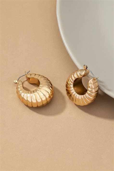 Lightweight Puffy Clam Shell Pattern Hoop Earrings Etsy