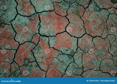глины красные почвы раскалываются когда эти почвы высохнут и глина будет уменьшаться Стоковое