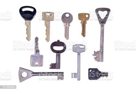 현관문에 다양한 자물쇠를 위한 키입니다 도난과 강도에 대한 집을 확보 액세서리 격리된 배경입니다 열쇠에 대한 스톡 사진 및 기타 이미지 Istock
