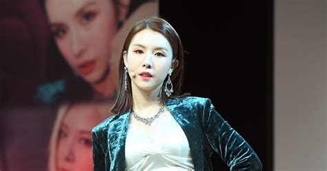 워너비 린아 당당한 복근노출 포즈 포토엔hd