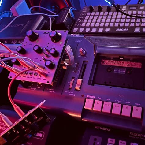 Synth Tron E Feat Ryck Mú Halo Between CØcky And Sexy Setzy The