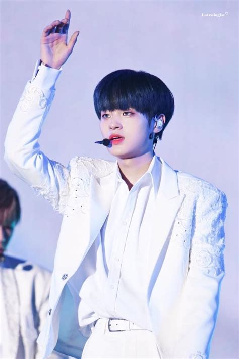 Pin By 𝓣𝓱𝓮𝓻𝓮𝓯𝓸𝓻𝓮 On Lee Daehwi 이대휘 David Lee Kim Jaehwan Jinyoung
