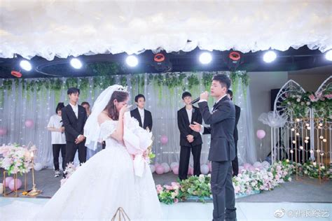 宁桓宇精心布置向周安琴求婚 13届快男兄弟团惊喜助力