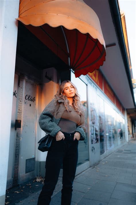 Mrs Bella Felix Stein