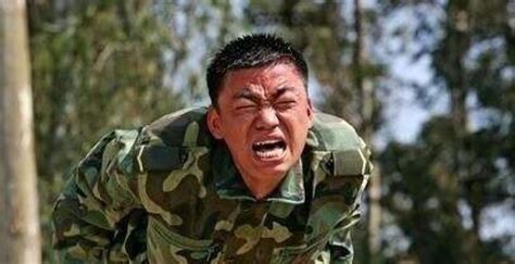 《士兵突击》里不变的信念“不抛弃，不放弃”，是如何体现的？许三多