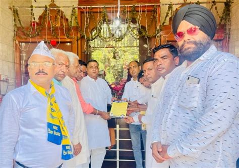 आप नेता धर्मवीर भड़ाना ने टीम के साथ दुर्गा माता का आशीर्वाद लेकर