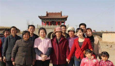 王二妮全家照曝光，妹妹长得更漂亮，有女神气质故乡