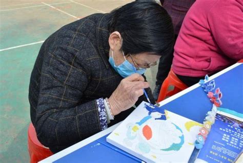 佛祖岭a区“用心陪伴老人·绘画点亮生活”趣味游戏活动社区