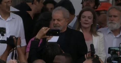 Ex Presidente Lula Deixa Prisão Em Curitiba O Imparcial