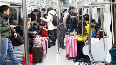 中国“最难生存”的城市：月入上万只够温饱，如今已纷纷选择逃离温饱生存人口新浪新闻