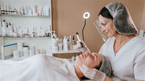 Aesthetician Vs Esthetician Whats The Difference