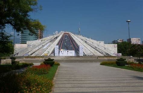 Piramida E Tiranes Kultplus