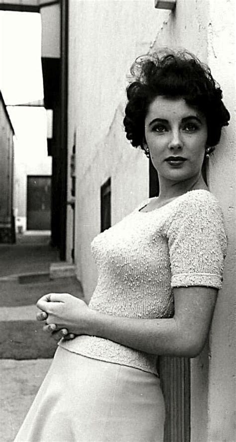 Elizabeth Taylor Rupvotedbecauseboobs
