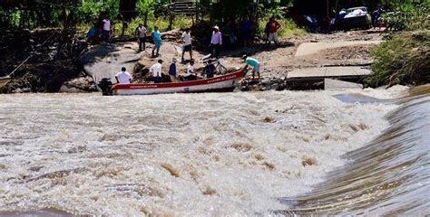 Así Arriesgan Su Vida Para Pasar El Río Y Buscar Víveres En El Cubulero