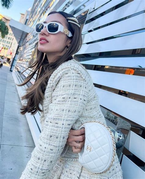 តារាហាយសូរ ទៅដល់អាមេរិកភ្លាម គង់ ចាន់ស្រីមុំ តែងខ្លួនគ្រប់ឈុត សុទ្ធប្រ៊េនៗតម្លៃរាប់ពាន់ដុល្លារ