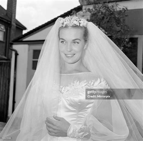 Shirley Eaton Tv And Film Actress Aged 21 Wedding To Colin Lenton