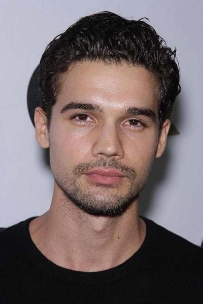 Steven Strait About Entertainment Ie