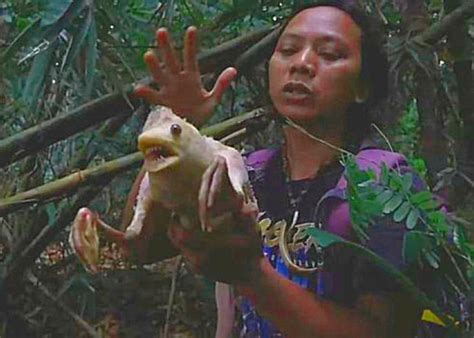 Dede Inoen Tarzan Nyentrik Yang Menghadirkan Kreativitas Unik Dengan